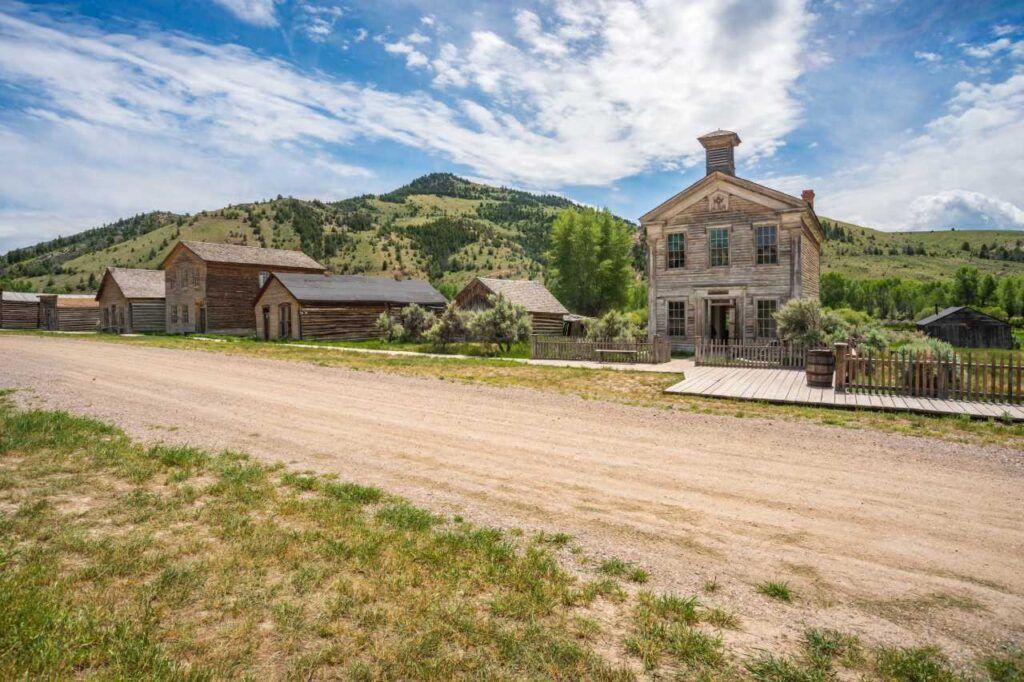 7 popular ghost towns in the country and their history - AskFaqs.com